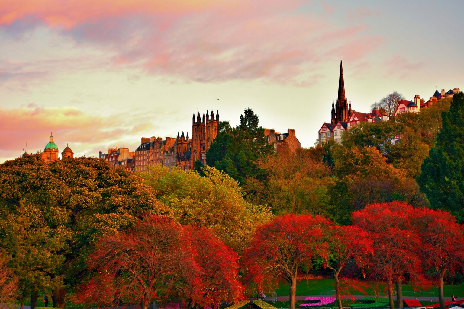 エディンバラのおすすめ観光スポット15選！歴史、自然、グルメまで紹介 | VELTRA旅行ガイド