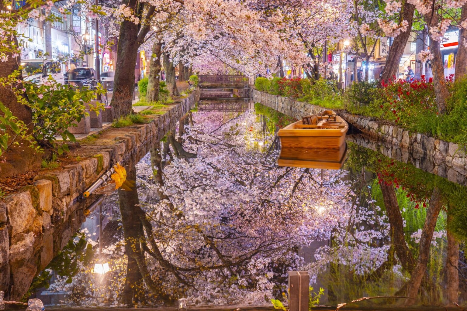 【8月観光ガイド】福島おすすめスポット13選！夏のイベント情報満載 | VELTRA旅行ガイド